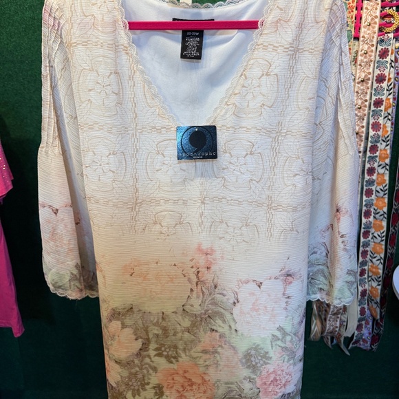 Apostrophe | Tops | 34 New Apostrophe Flower Blouse | Poshmark